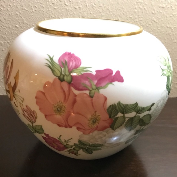 Wedgwood | Accents | Wedgwood Bone China Horticultural Society Vase ...